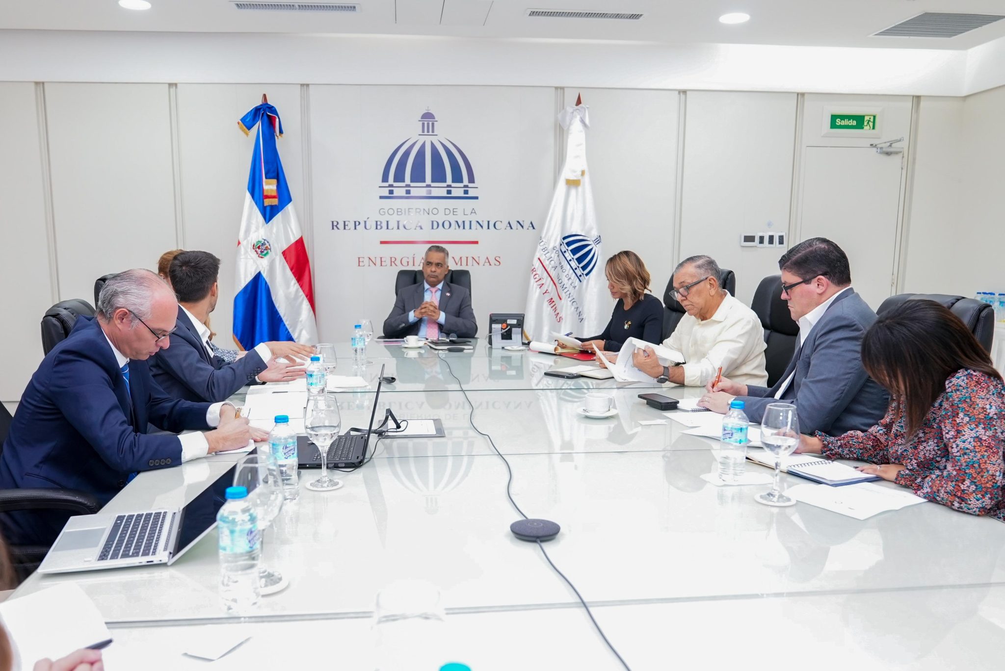 Ministro Santos Echavarría recibe visita de una delegación de la AFD ...